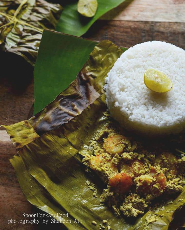 chingri-paturi-prawns-in-banana-leaf.28938.jpg – Spoon Fork And Food